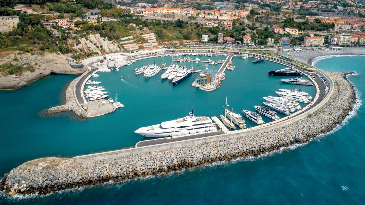 Discover Cala del Forte